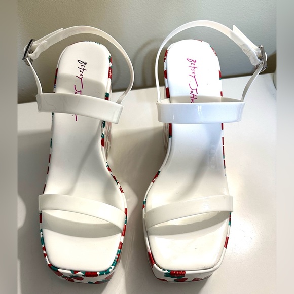 Betsey Johnson | Shoes | New Betsey Johnson Landry Berry Platform Wedge ...